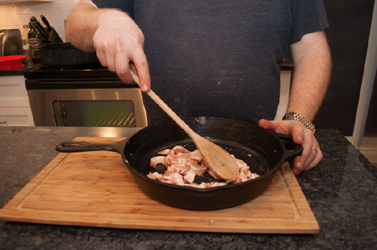Swedish Oven Pancake with Bacon (Ugnspannkaka) | the joli pantry